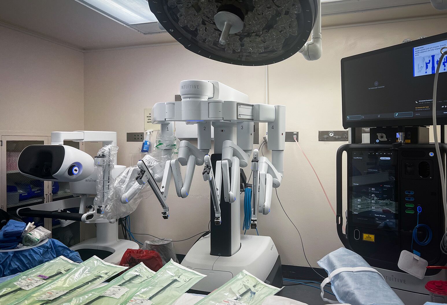 SIUH introduces da Vinci 5 surgical robots | Northwell Health