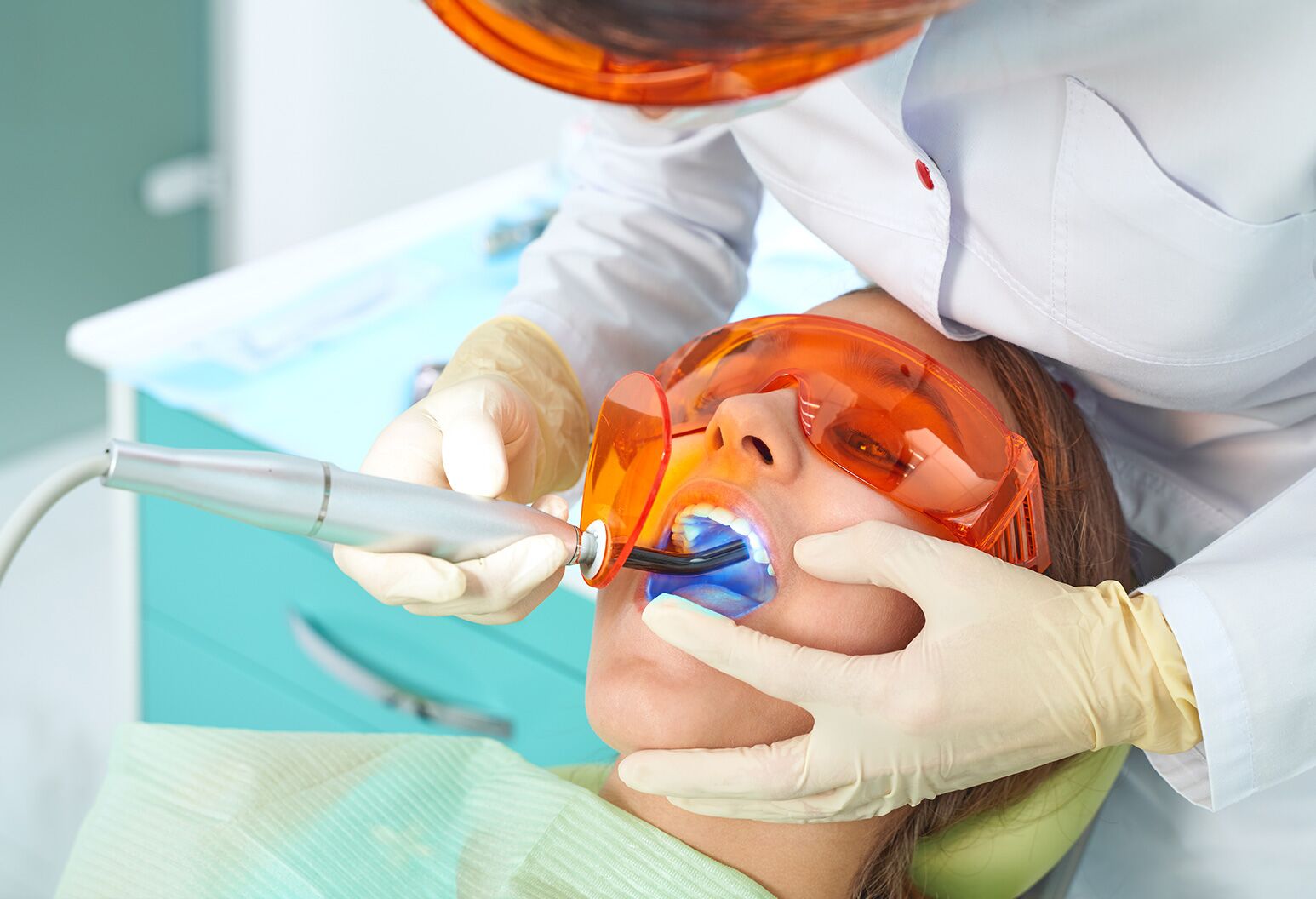 Do Fillings Hurt? A Dentist Explains Why They Shouldn’t | The Well by ...