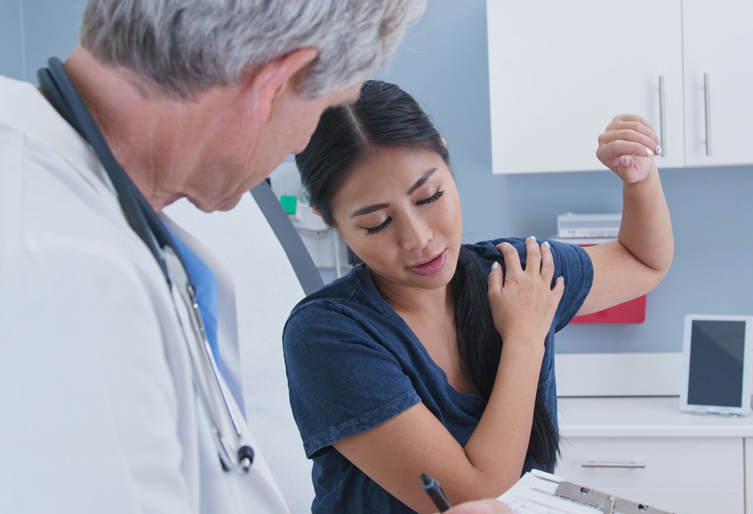 What Your Shoulder Pain Means, And What To Do (Or Not) About It | The ...