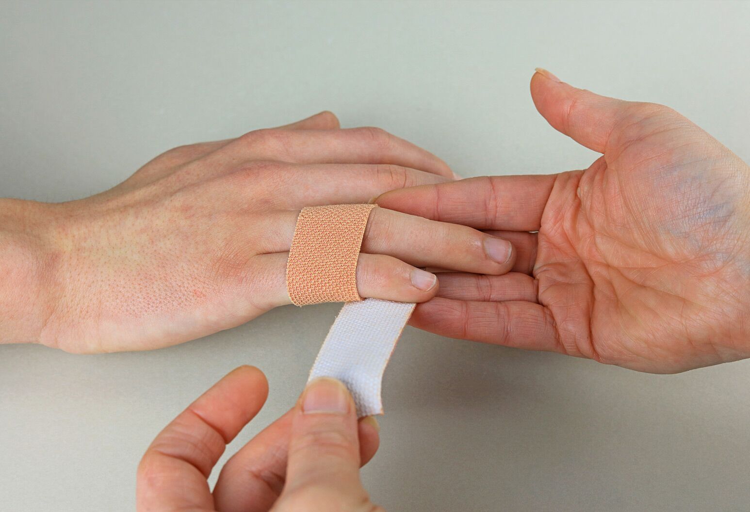 Dislocated Finger? Here’s What to Do Next | The Well by Northwell