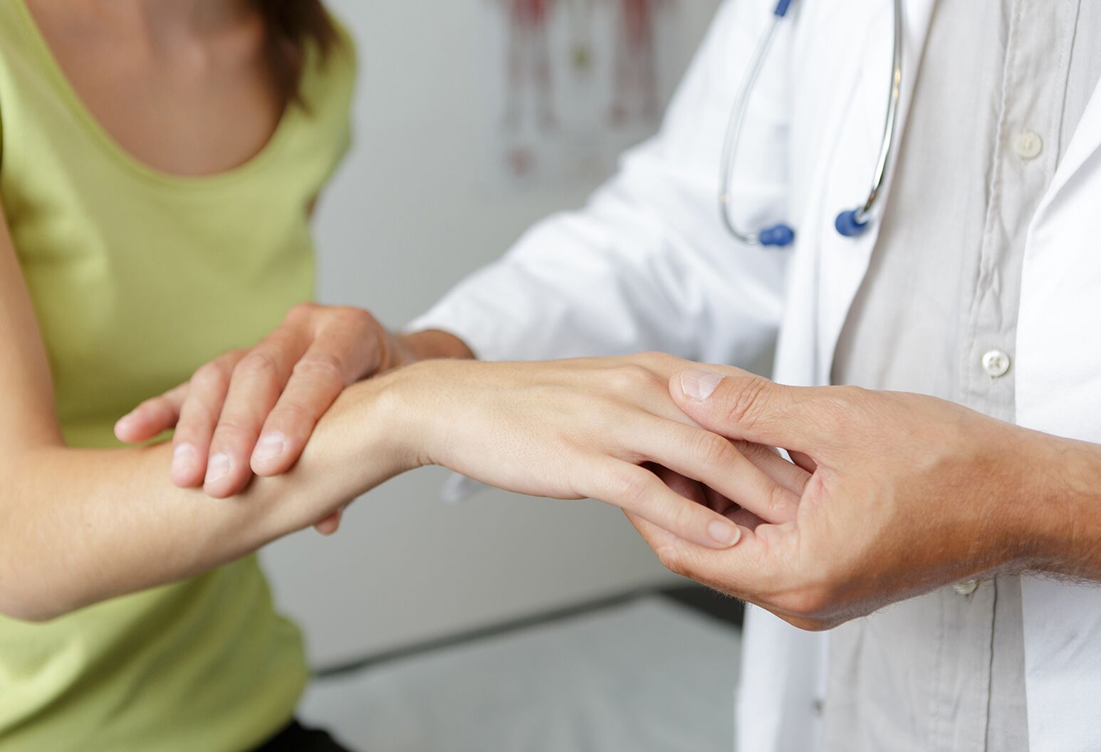 What Really Happens During Finger Arthritis Surgery | The Well by Northwell