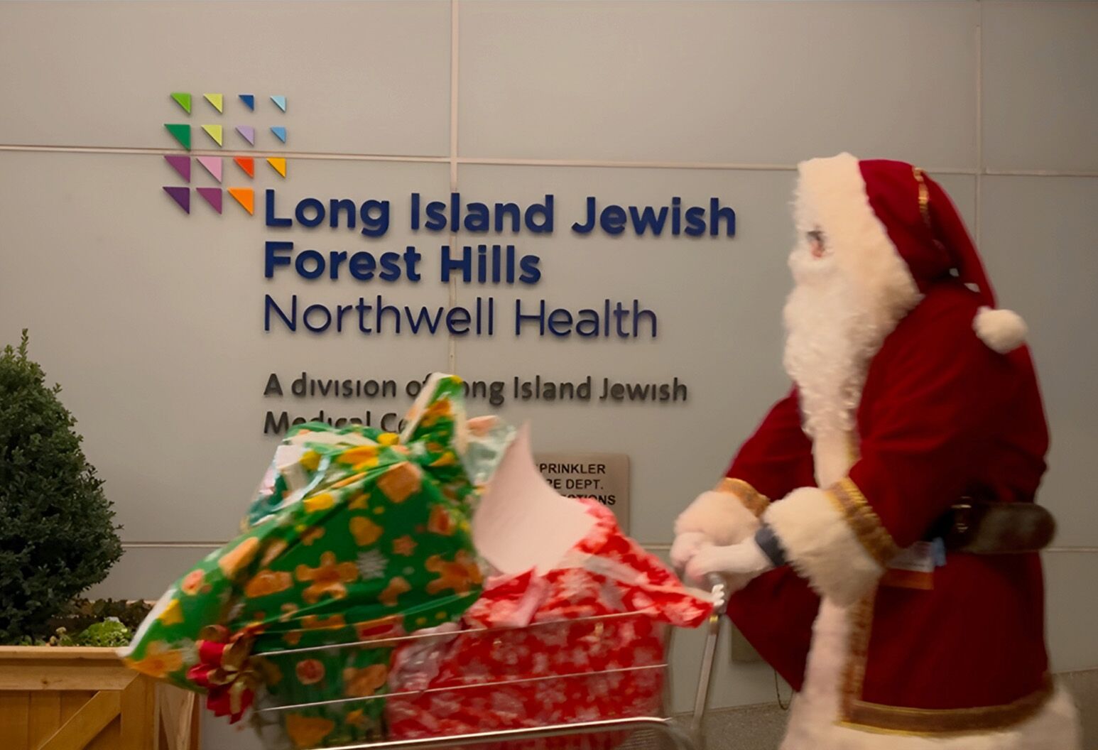 LIJ Forest Hills adopts 40 families for the holidays in annual gift ...