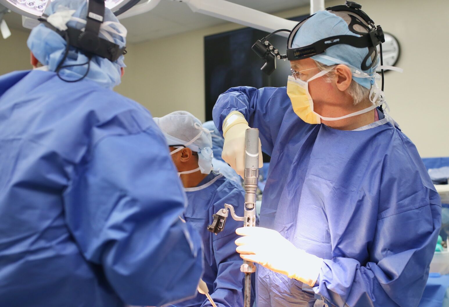 Lenox Hill first in NYC to use advanced tech to improve spine surgery ...