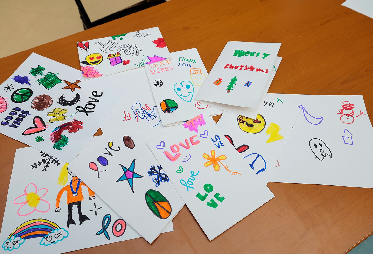 NYC artist donates mural, leads art therapy activities at Cohen ...